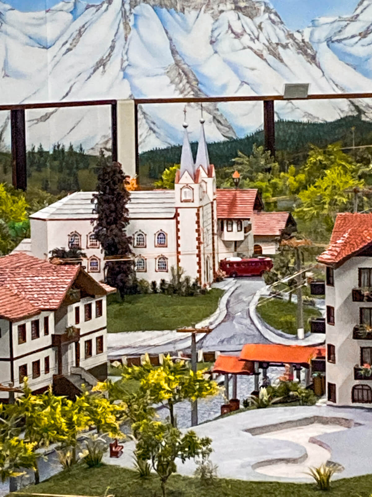 Conheça a mini cidade no Parque Lindendorf na cidade de Treze Tílias ...